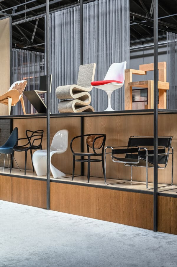 MisterDesign opent expositie ‘100 Chairs’ | Inside Information